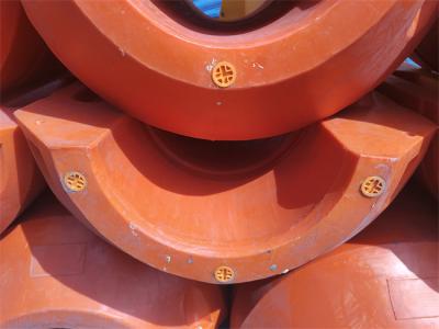Chine Floater de tuyaux en PEHD agricole avec connexion galvanisée à chaud à vendre