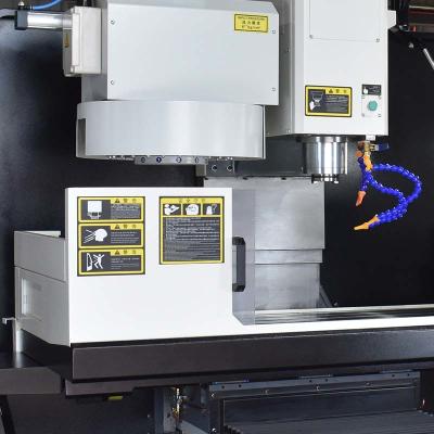 China 8000r/Machinaal bewerkend Centrum Drie de Machine van het Asmalen 1.8KW/2.5KW van Min Vertical CNC Te koop