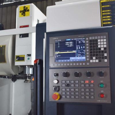 Cina centro di lavorazione 1.8KW di CNC di verticale dell'ascissa VMC di 900mm/Tabella lavoro di 2.5KW 1500x420mm in vendita