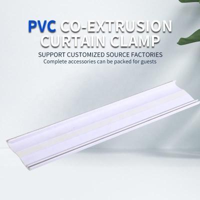 Cina Co Estrussione Clips di PVC morbido e PVC duro di profili di plastica per vetrina in vendita