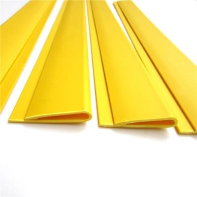 Cina Estrusione di tubi di plastica resistenti all'usura a profilo di PVC estruso in vendita