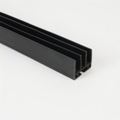 China Flexibel breed PVC-profiel voor industriële installaties Zwart Te koop