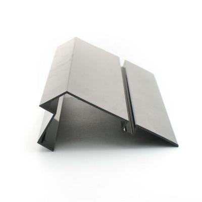 중국 삼각형 PVC ABS PP 추출 채널 플라스틱 추출 기울기 프로파일 트렁킹 사용자 정의 판매용