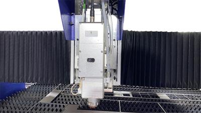 中国 最安値レーザー切削機 3000 X 1500 フルキットセット Raycus 2000wレーザーソース Raytols BM110 販売のため