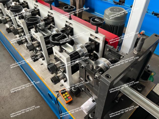Main roll forming machine
