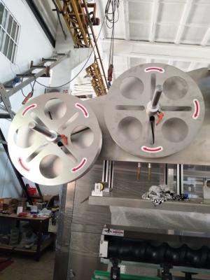 China SS304 automatic shrink label applicator for mineral water bottle cap /body with speed 15000bph/24000bph for sale