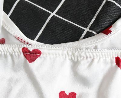 China De zoete Leuke Sleeveless Korte Nachtjapon plaatst de Sexy Zachte Pyjama van het Satijnhart voor Vrouwen Te koop