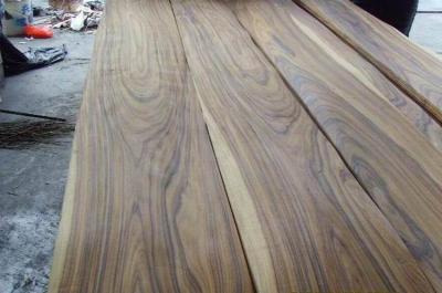 China 0.5mm Thick Santos Rosewood Veneer Crown Or Quarter Cut , 90mm Width for sale