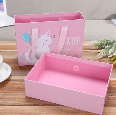 China Hohe Glattheit 300 Gramm Fach-Geschenkbox-mit Band-Griff zu verkaufen