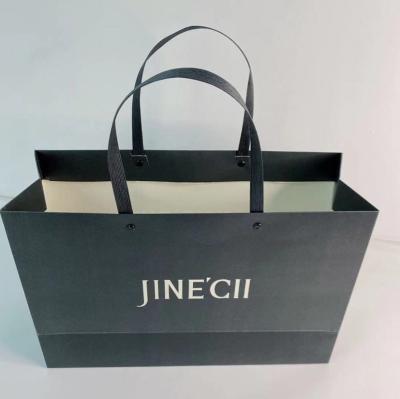 Cina Matt Laminated Kraft Paper Shopping insacca con le stampe offset della maniglia in vendita