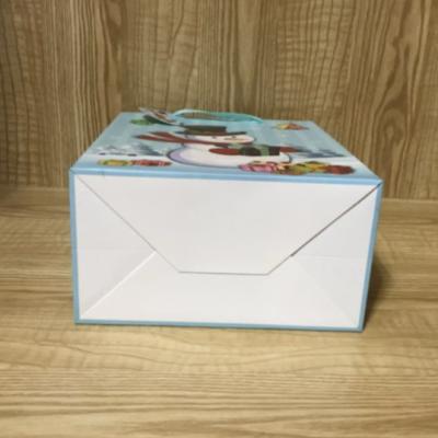 Cina Sacchi di carta UV di Natale del punto dell'avorio con stampa di colori di Pantone delle maniglie in vendita
