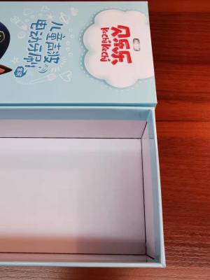 China Las cajas de empaquetado de la cartulina robusta del rectángulo manchan la capa ULTRAVIOLETA 1200gsm en venta