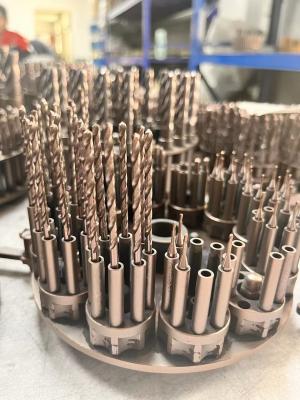 Cina HRC65 Carburo solido 4 Radius di angolo del flauto Fabbriche di fine Fresatura CNC Taglio 3-20mm Diametro di taglio 10pcs/Gruppo in vendita