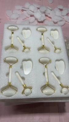 Cina Stimola la produzione di collagene con il massaggio del viso e del collo del corpo Jade Roller e Gua Sha Set in vendita