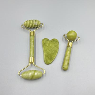 Cina 100% Giada Naturale Giada Pietra Giada Roller Gua Sha Set per attrezzi per la cura della pelle Anti-gonfiore in vendita