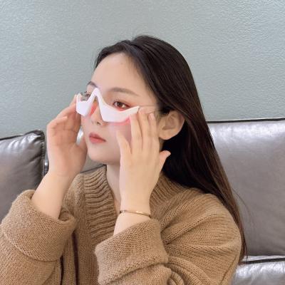 China Plugs Type USB Eye Massager for Removing Eye Bags Dark Circles and Reducing Wrinkles for sale