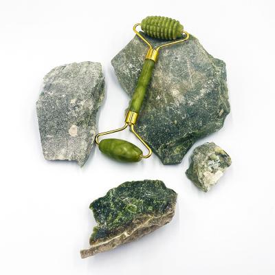 Cina Area di massaggio del viso collo corpo 2024 Naturale Giada Roller Gua Sha Set per il ringiovanimento della pelle in vendita