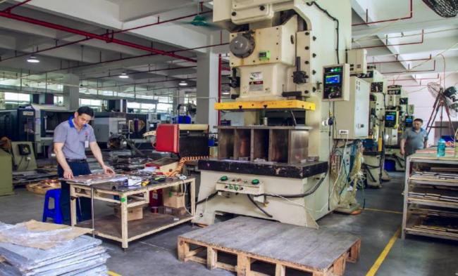 5-panel CNC machines for high-tech product manufacturing