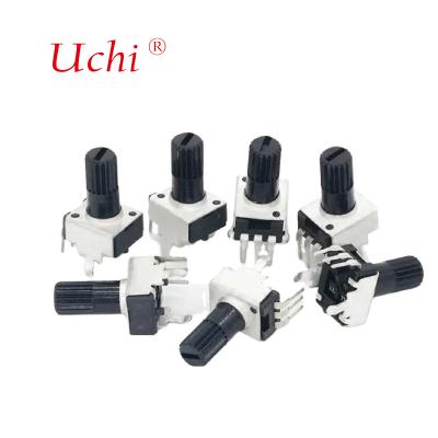 China RV09 Enkelslag 10K 12,5mm Instelbare Draaibare Koolstoffilm Potentiometer Te koop