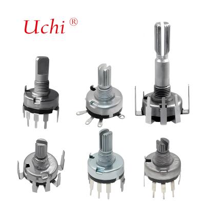 China RV17 Met Schakelaar Metalen As 10K, 100K, 500K Koolstoffilm Enkele Groep 3-pins 17mm Volumeregelaar Draaipotentiometer Te koop