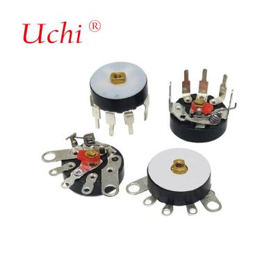 China RV12 Lineaire Koolstoffilm Draaiende Vingerwiel Potentiometer Met Schakelaar Te koop