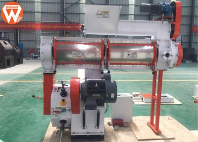 China a máquina da pelota da alimentação do rendimento 1-2.5TPH para a exploração avícola 2mm 4mm parafusa 12-120rpm à venda