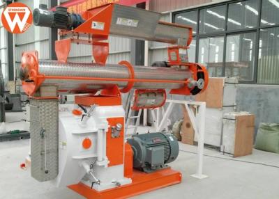 Cina Il bestiame alimenta a pallina il CPM a macchina dell'America diversi agricoltori di modello mescolatore di 350r/Min in vendita