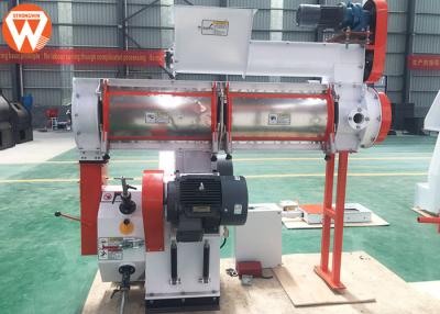 Cina Macchina di fabbricazione dell'alimentazione del bestiame 1T/H con la struttura compatta del Pulverizer verticale in vendita