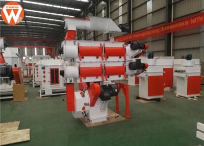 China Alimentação da vaca do porco que faz a máquina, planta da alimentação da pelota da galinha com condicionador da dupla camada à venda