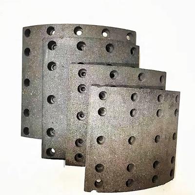 China Sinotruk Howo Shacman Heavy Truck Parts New Semi-Metal Brake Pad Disc Brake for Mining Truck Parts Vehicles Made in China for sale