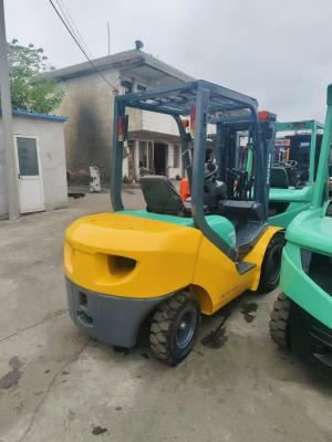 Cina Forklift diesel versatile con albero a 3 stadi e motore ISUZU 3000 kg Capacità di carico 4,5 m Altezza di sollevamento in vendita