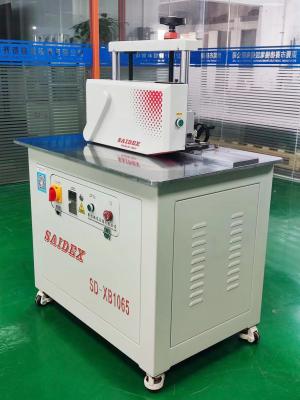 Cina Macchina per tagliare l'acrilico Potente motore e ultima tecnologia per l'acrilico in vendita