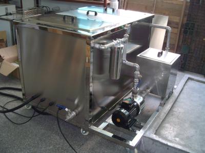China líquido de limpeza ultrassônico automático do instrumento de 100L 1500W para as peças automotivos à venda