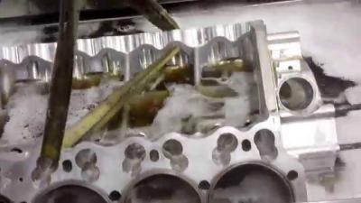 中国 一体鋳造クリーニング エンジン/ガソリンおよびディーゼル車の注入器の超音波清浄機械 販売のため