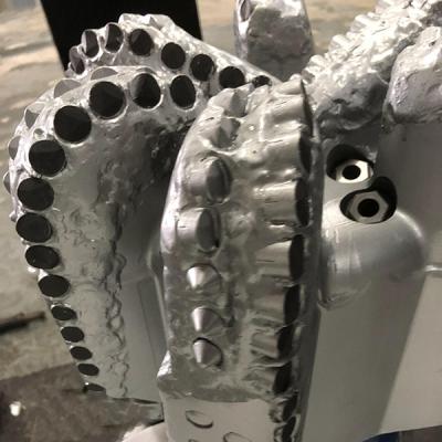 Cina Perforazione PDC per campi petroliferi di 13 a 14 pollici, perforazione a diamanti di 6 lame in vendita
