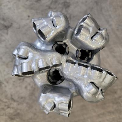 China Broca de perforación PDC de 6 pulgadas y 5 palas para herramientas de yacimientos petrolíferos en venta
