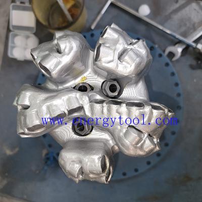 Китай Нефтяное месторождение PDC Нефтяная сверла 6 дюймов 5 лезвия с двойным резаком ряд алмазного бурового инструмента продается