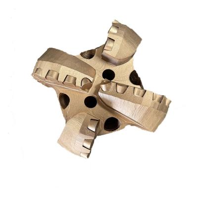 中国 165mm 外径 4 枚羽根 PDC ドリルビット API 規格掘削ツール 販売のため