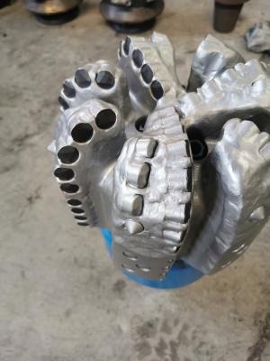 중국 PDC 다이아몬드 드릴 비트 8 1/2 "유 가스 우물 파이를위한 이중 절단기와 함께 판매용