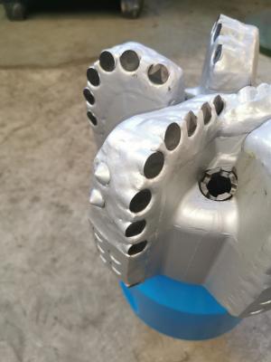 Китай 9-1/2 дюймов API спецификация инструменты для бурения в скале алмазный буровой кусок PDC продается