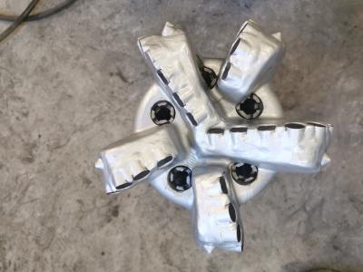 Китай 9-1/2 дюймов API спецификация инструменты для бурения в скале алмазный буровой кусок PDC продается