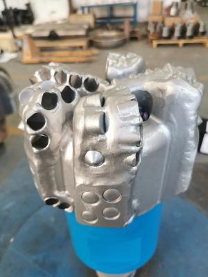中国 5枚刃マトリックスボディPDCドリルビット 4-1/2 API Reg Pinネジ Rock Drilling Tool 販売のため