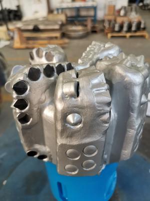 中国 5枚刃マトリックスボディPDCドリルビット 4-1/2 API Reg Pinネジ Rock Drilling Tool 販売のため