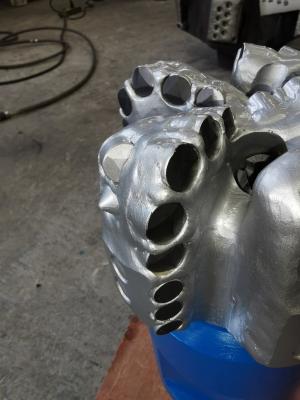 Chine 140 mm de diamètre extérieur 4 lames PDC corps de matrice 2 3/8 API Reg Pin Hard Rock Forage Bits à vendre