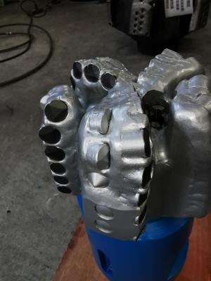 Chine 140 mm de diamètre extérieur 4 lames PDC corps de matrice 2 3/8 API Reg Pin Hard Rock Forage Bits à vendre