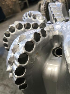 中国 11 1/2 ′′ マトリックスボディ 5 刃 PDC ビット 6 5/8 ′′ レグピン API ロック ビット 販売のため