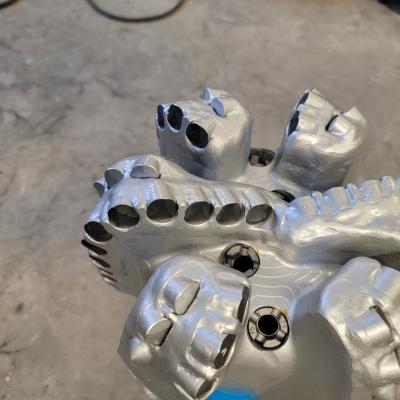 中国 7-7/8 inch Outer Diameter 5 Blade PDC compact drill Bit Matrix Body API レグドリリングツール 販売のため