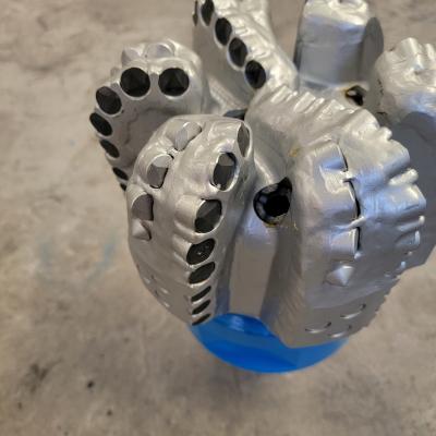 中国 7-7/8 inch Outer Diameter 5 Blade PDC compact drill Bit Matrix Body API レグドリリングツール 販売のため
