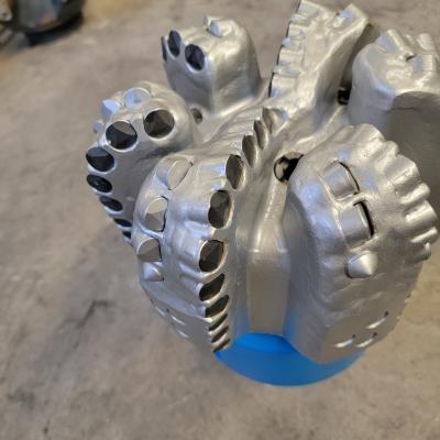 中国 7-7/8 inch Outer Diameter 5 Blade PDC compact drill Bit Matrix Body API レグドリリングツール 販売のため