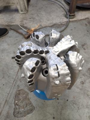 中国 8-1/2インチ外径 マトリックスボディ 4 1/2 Reg APIガスオイルドリリングツールと PDCドリリングビット 販売のため